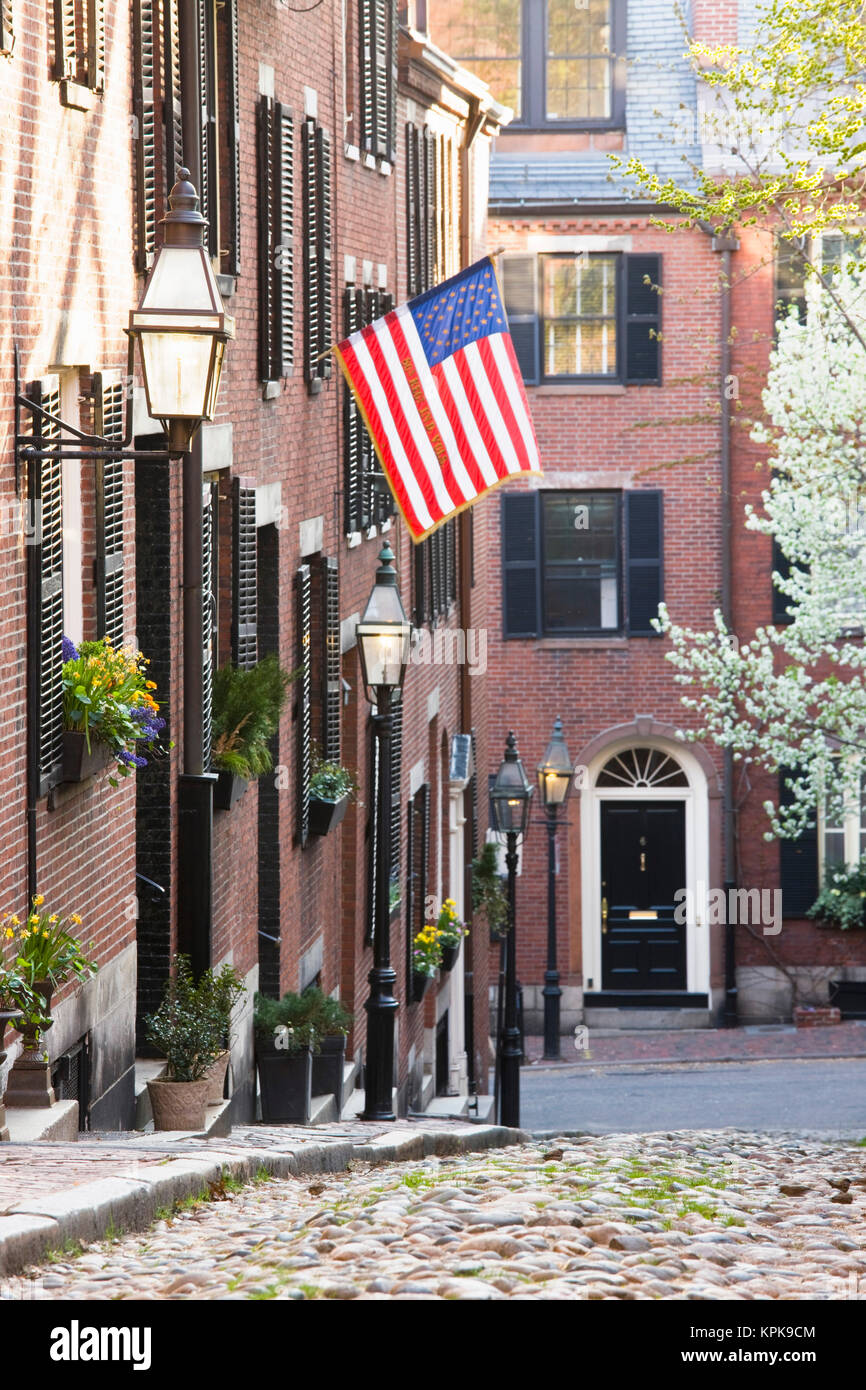USA, Massachusetts, Boston, Beacon Hill. Acorn Street, spring Stock ...