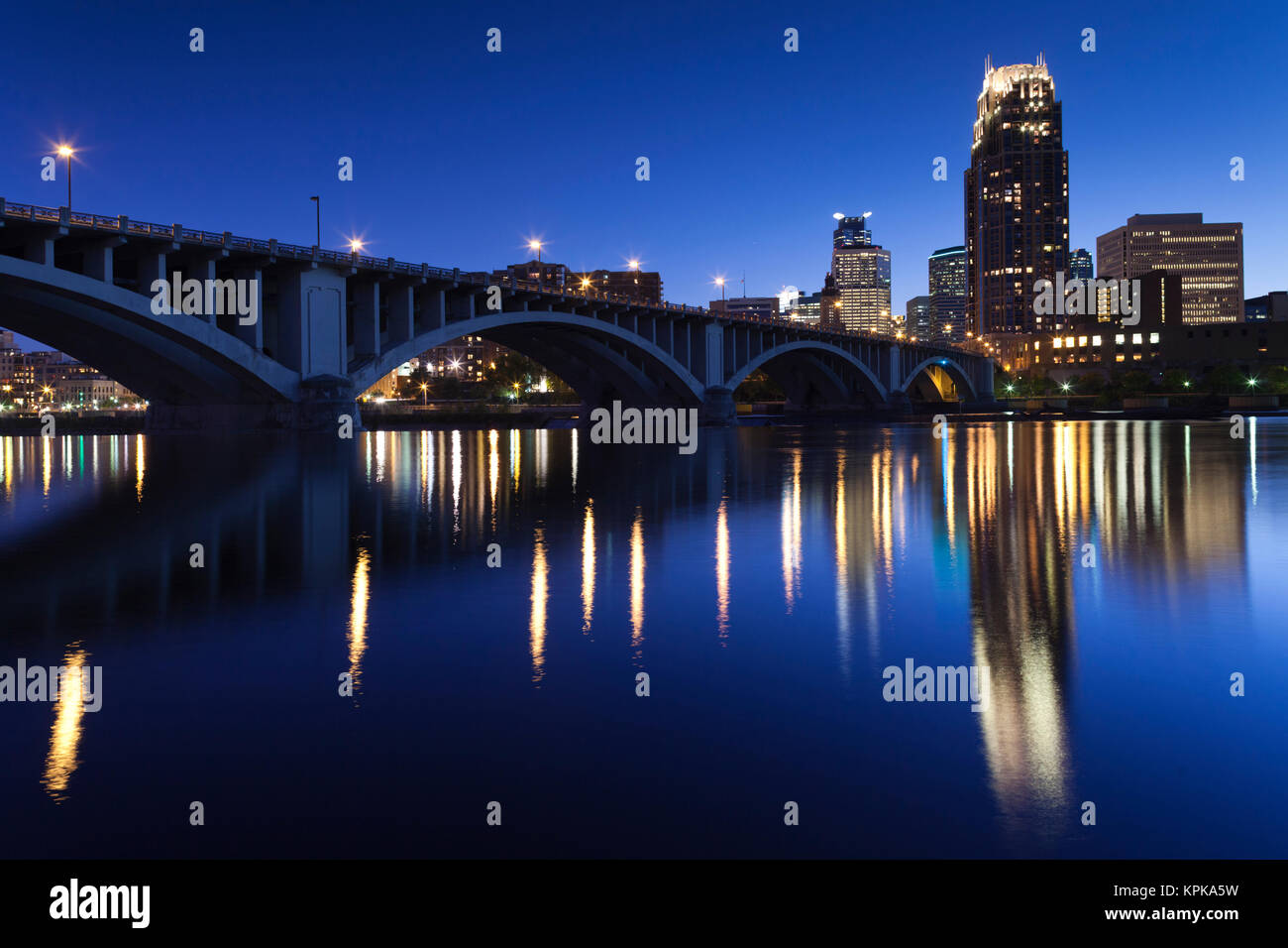 USA, Minnesota, Minneapolis, skyline with Third Avenue Bridge from ...