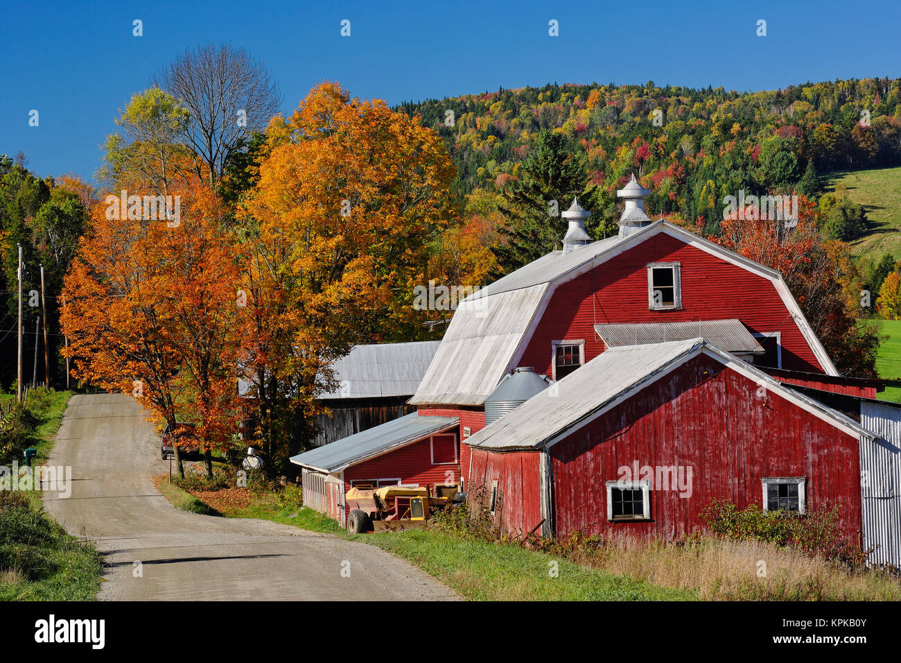 Classic rural barn and road, White Mountain National Forest, New ...