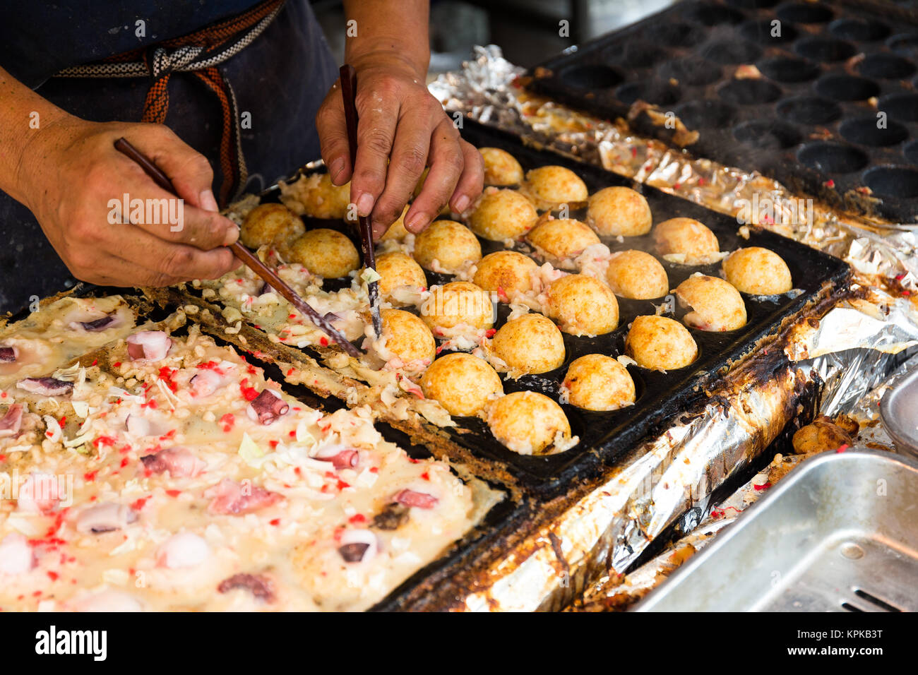 Making takoyaki octopus ball hi-res stock photography and images - Alamy