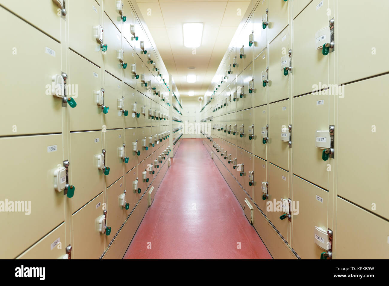 Ready storage locker hi-res stock photography and images - Alamy