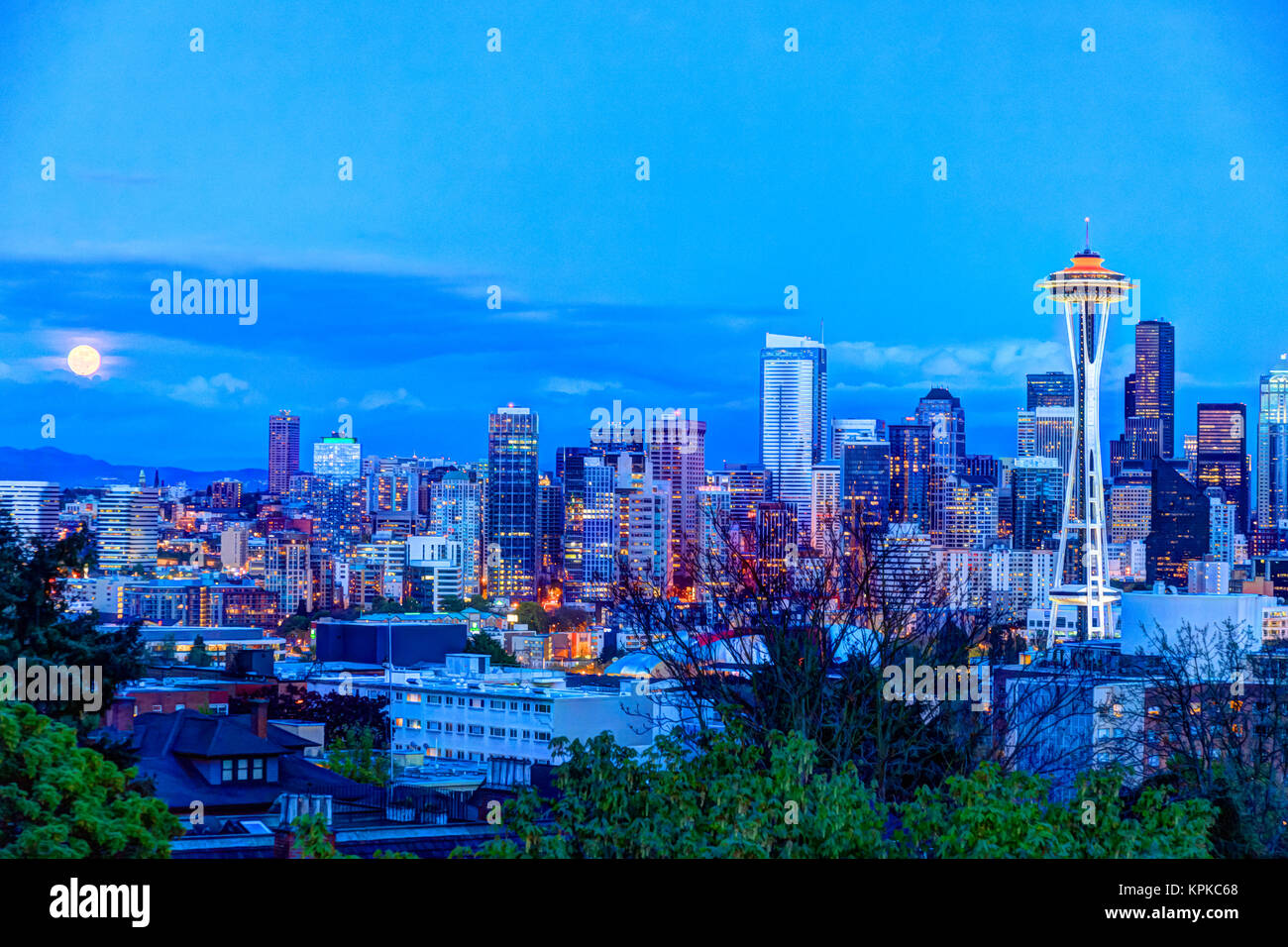 Super Moon rising near Seattle skyline viewed from Kerry Park, Queen ...