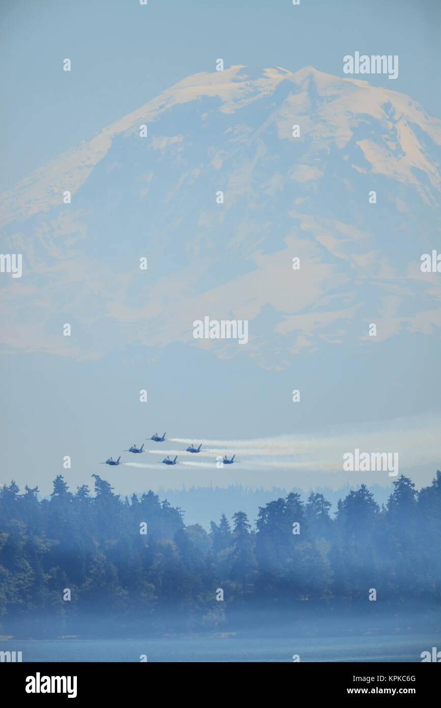 U.S. Naval airshow Blue Angels, Lake Washington, Seafair Celebration ...
