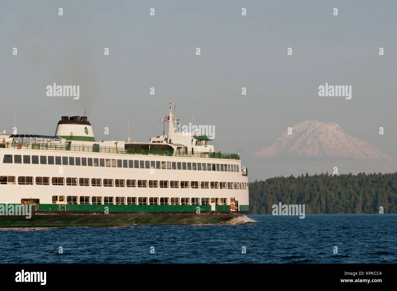 USA, WA, Seattle. Washington State Ferries provide pedestrian and auto ...