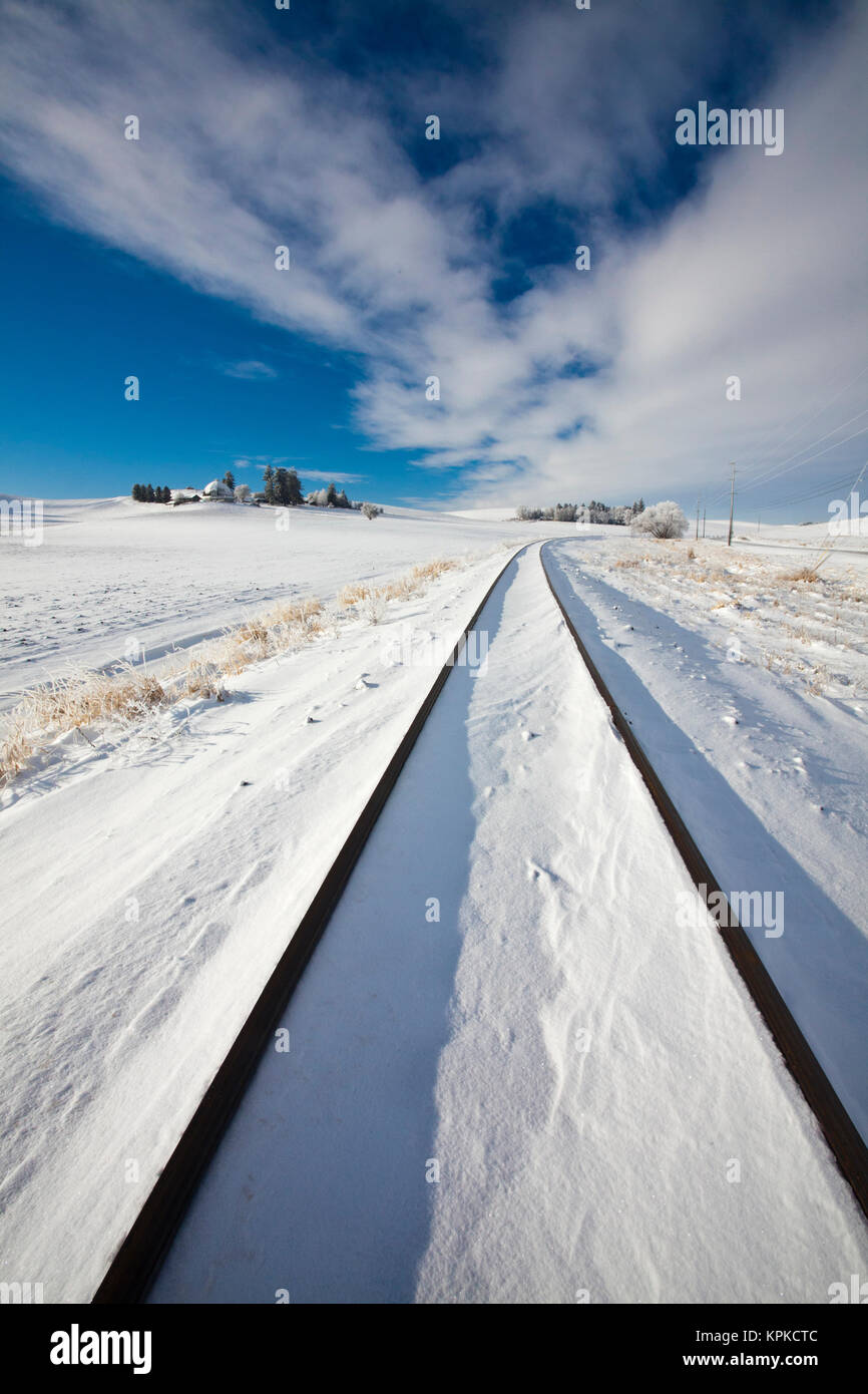 Railroad track running through hi-res stock photography and images - Alamy