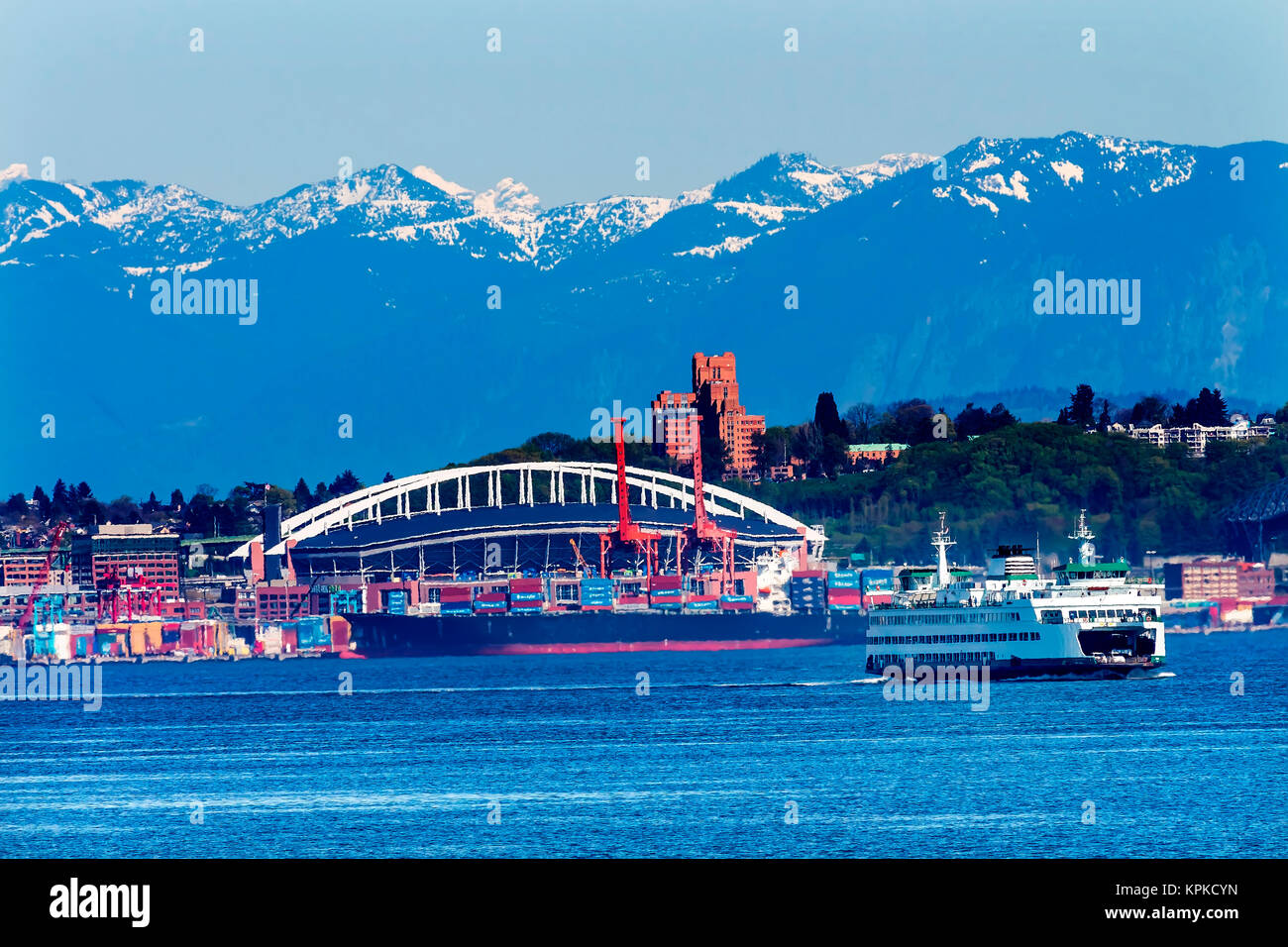 Freight containers boat hi-res stock photography and images - Alamy