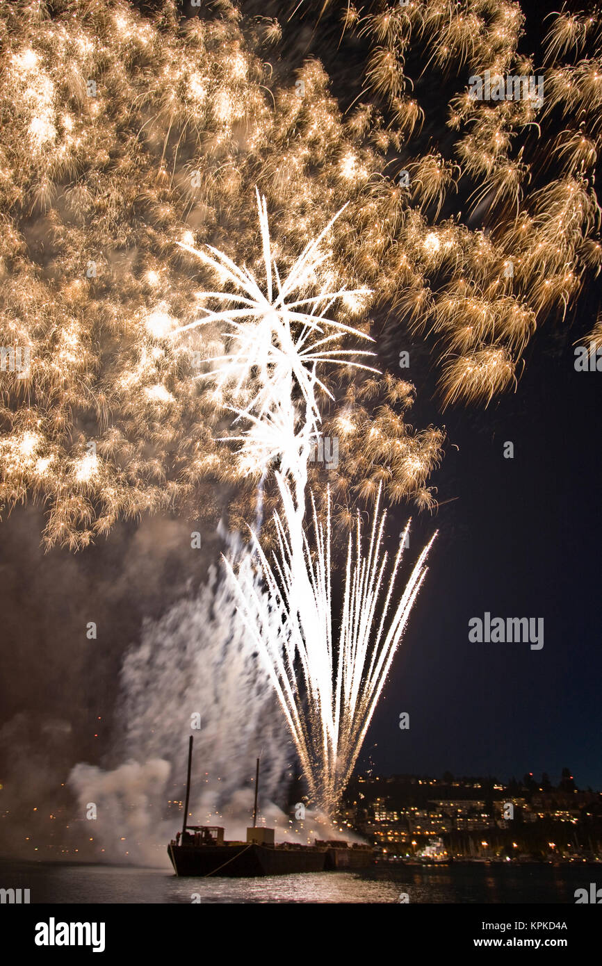 WA, Seattle, Lake Union, 4th of July fireworks Stock Photo - Alamy
