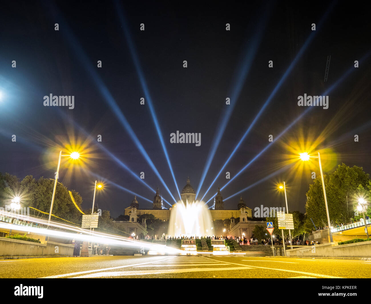 Scene of the National Palace and the Montjuich Magic Fountain at night ...