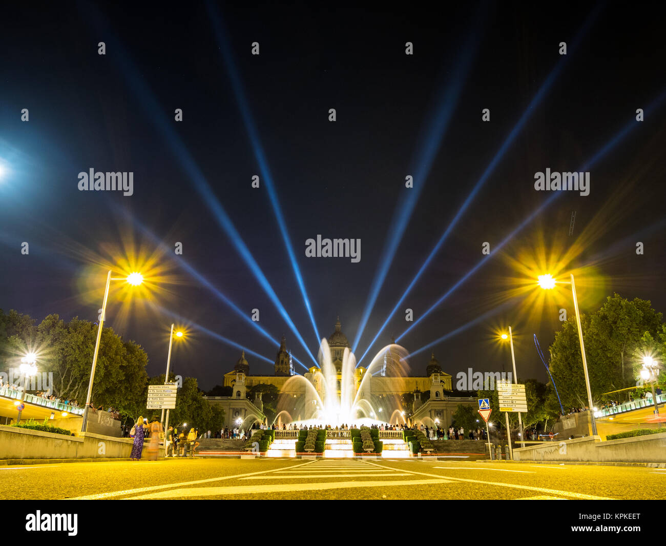 Scene of the National Palace and the Montjuich Magic Fountain at night ...