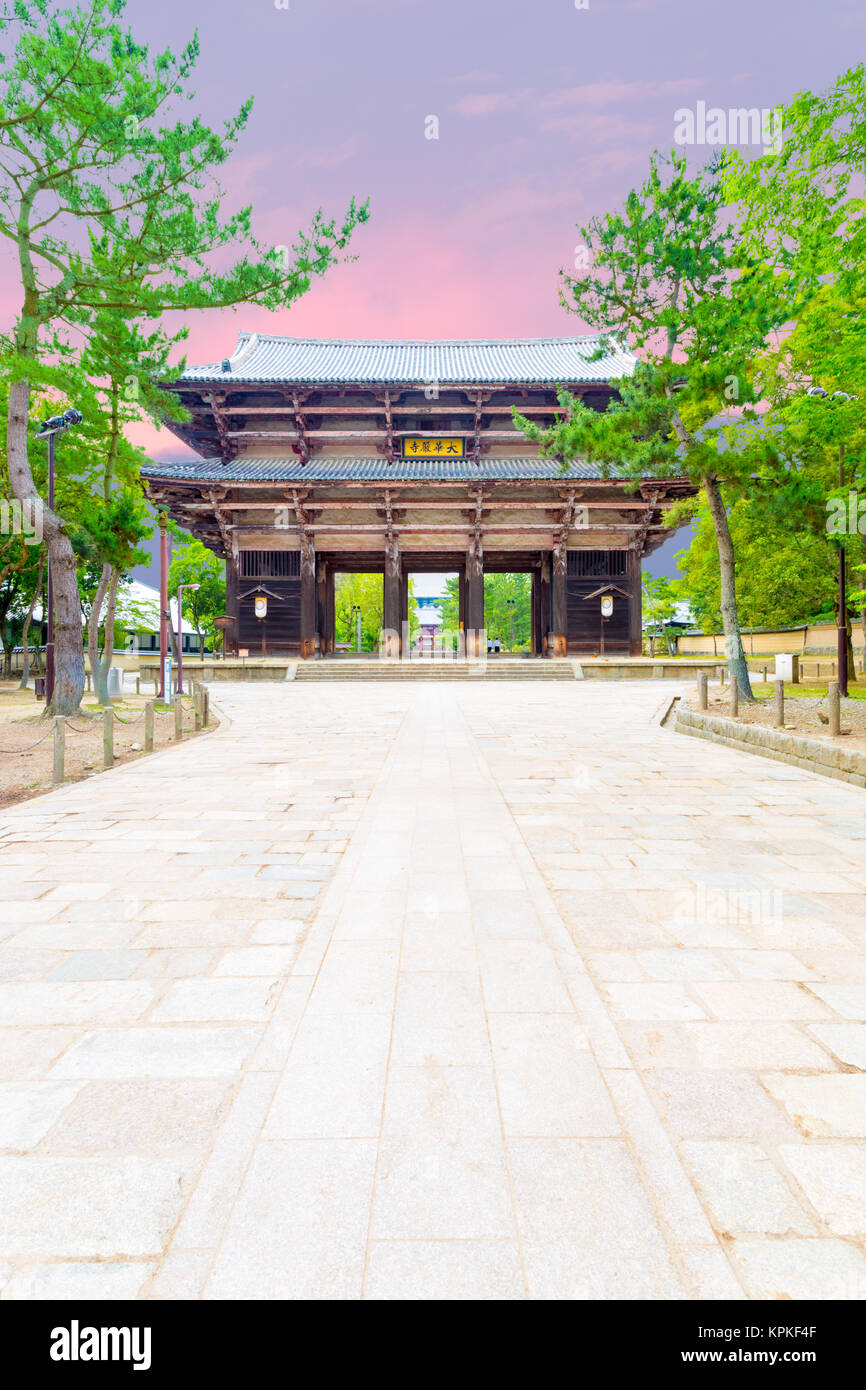 Nandaimon gate of todaiji hi-res stock photography and images - Alamy