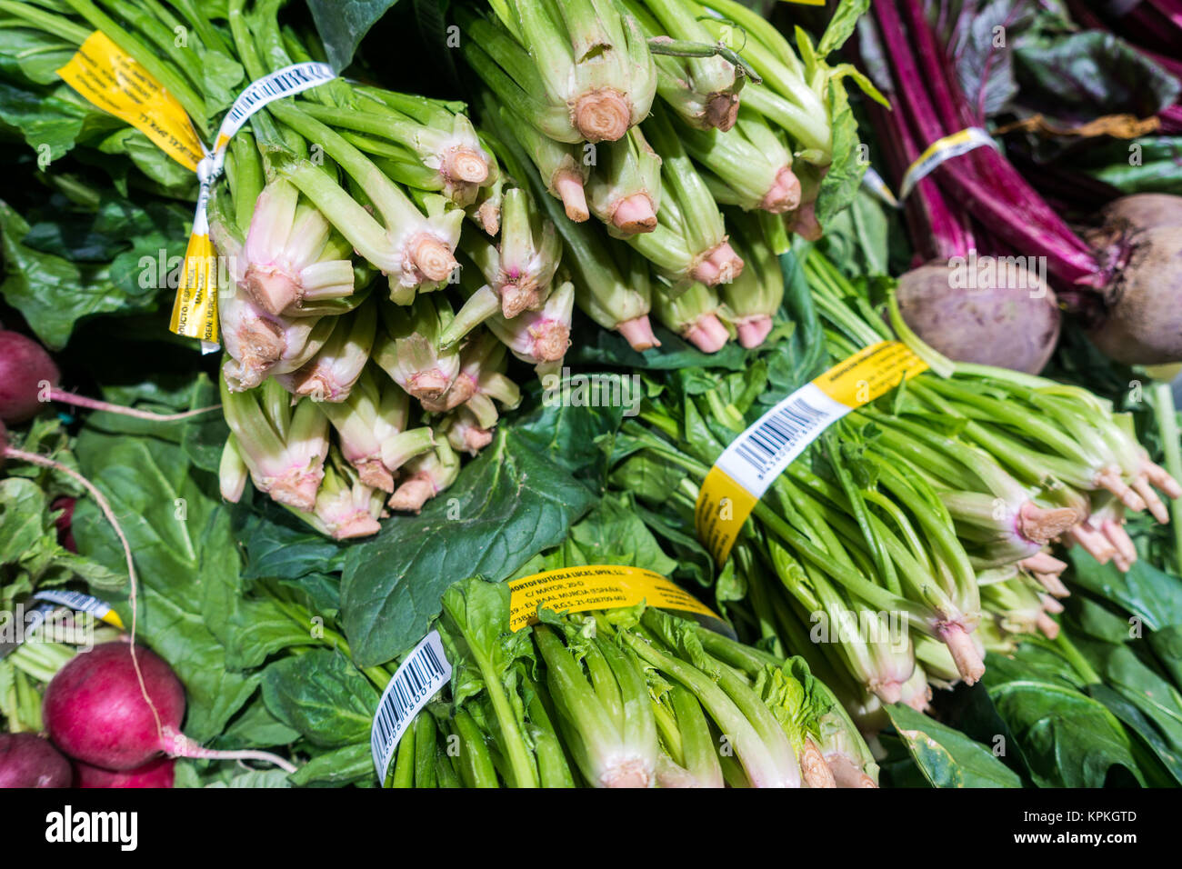 Bunches of fresh spinach and beetroot in a Spanish supermarket Stock ...