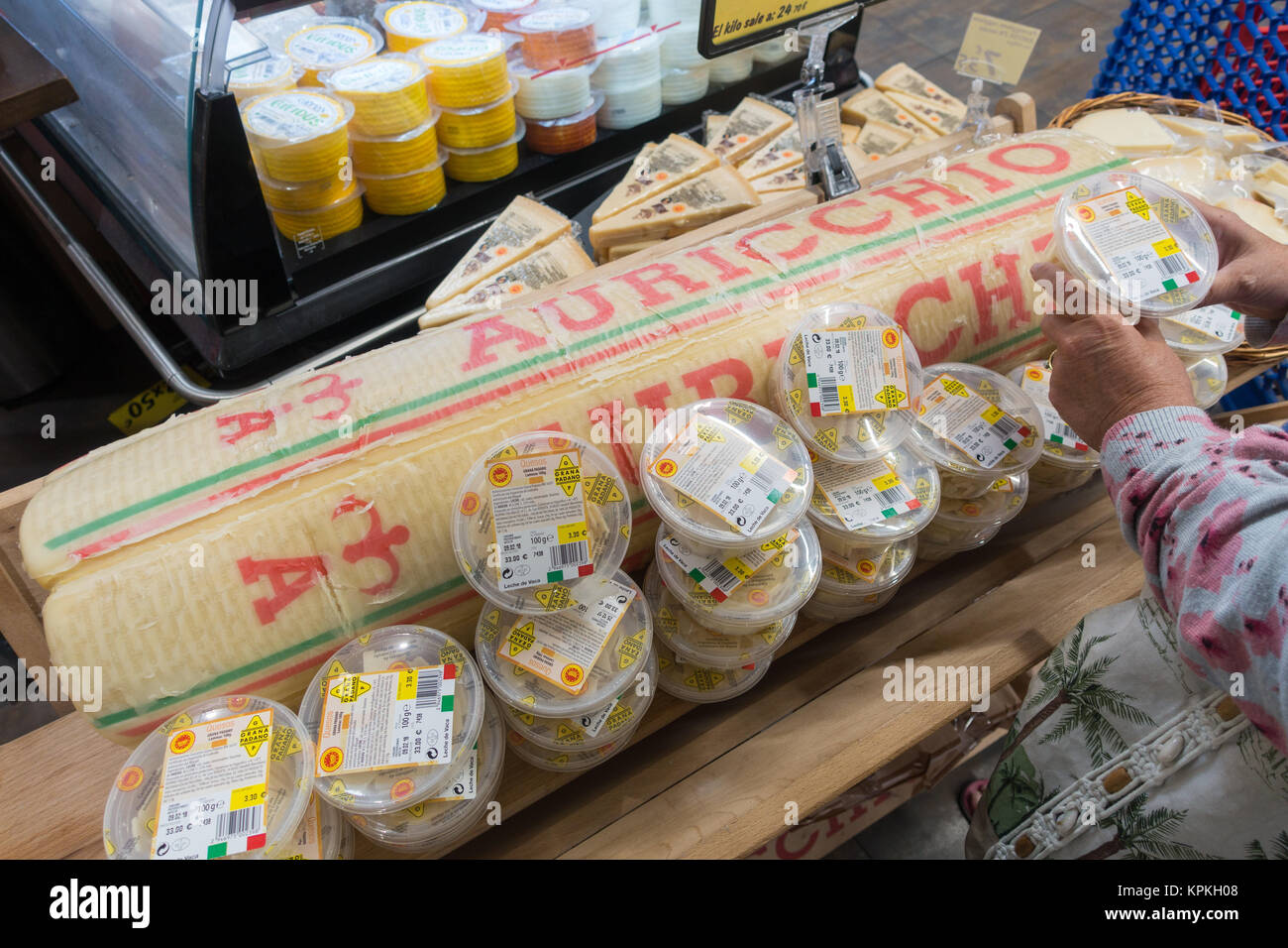 Pasta filata cheese hi-res stock photography and images - Alamy