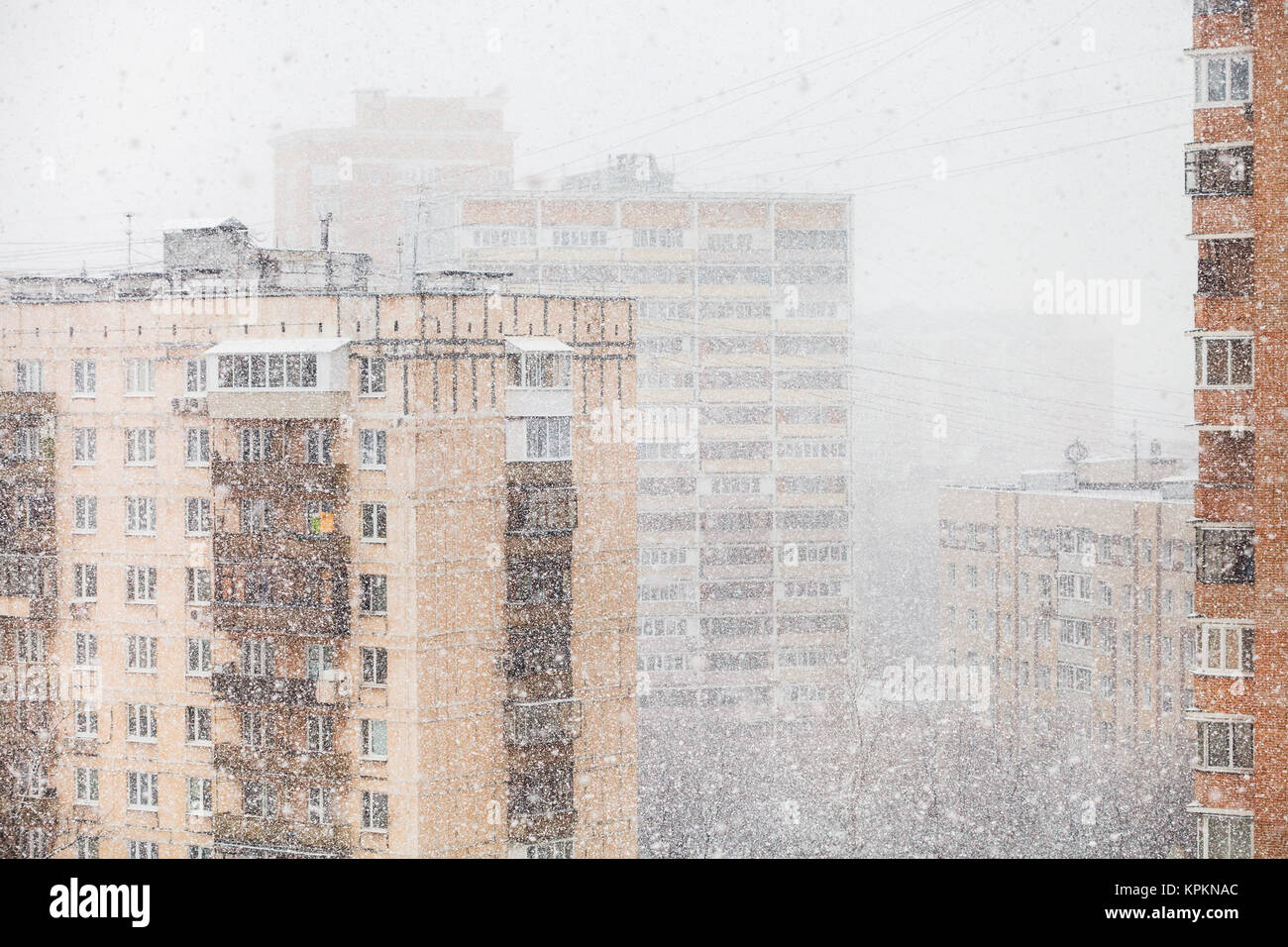 Snowfall in city hi-res stock photography and images - Alamy