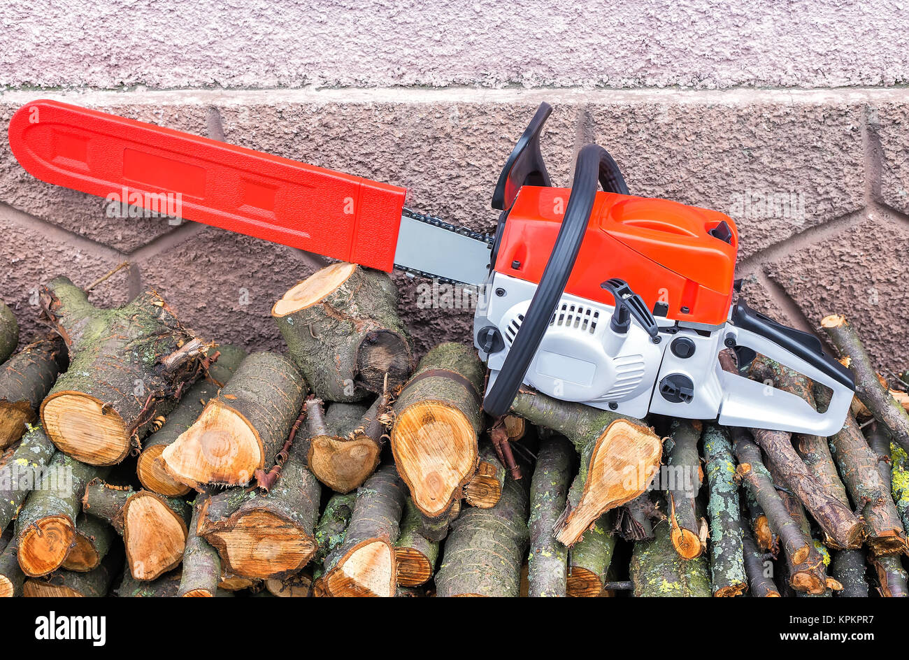 Chainsaw lumber factory hi-res stock photography and images - Alamy