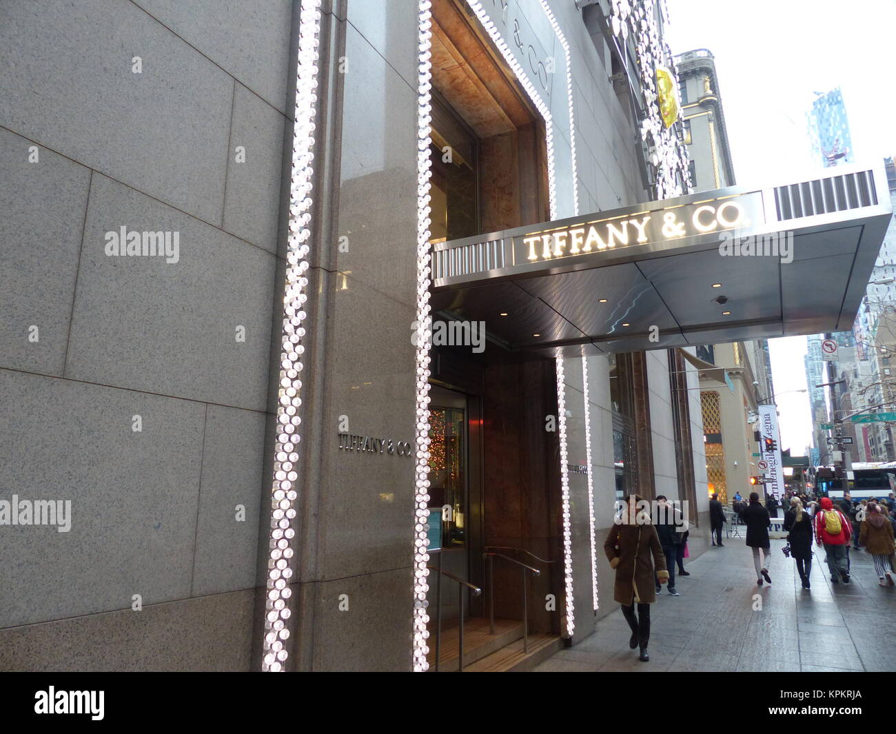 Tiffany & Co located at the corner of 57th Street and Fifth Avenue ...