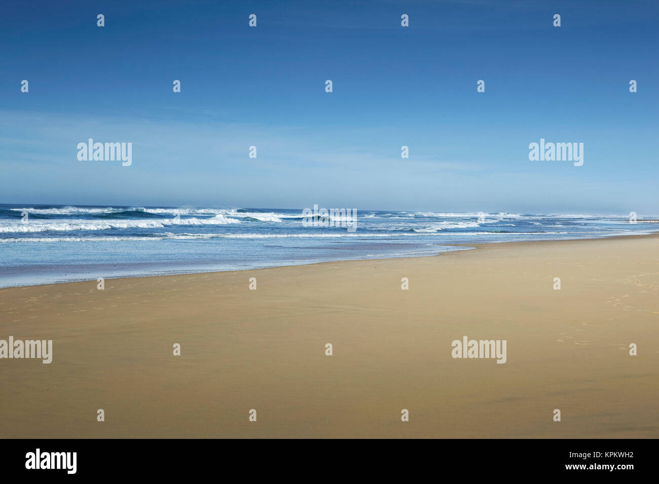Beach and ocean Stock Photo - Alamy