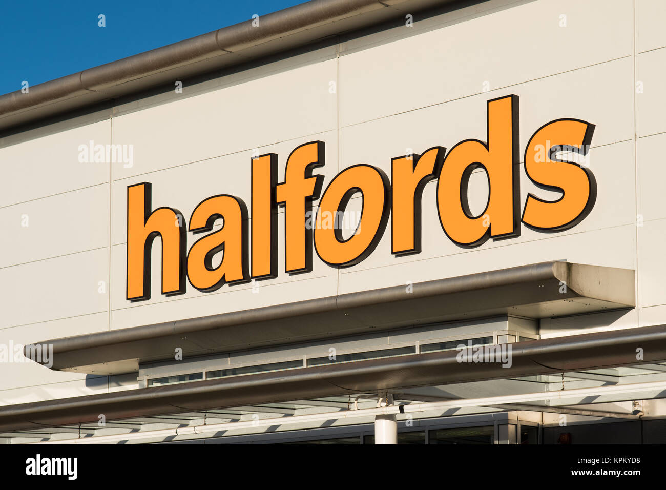 Halfords logo hi-res stock photography and images - Alamy