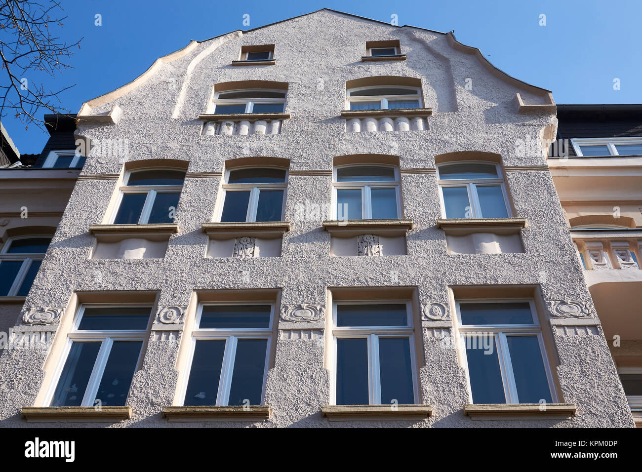 Familyhouse hi-res stock photography and images - Alamy