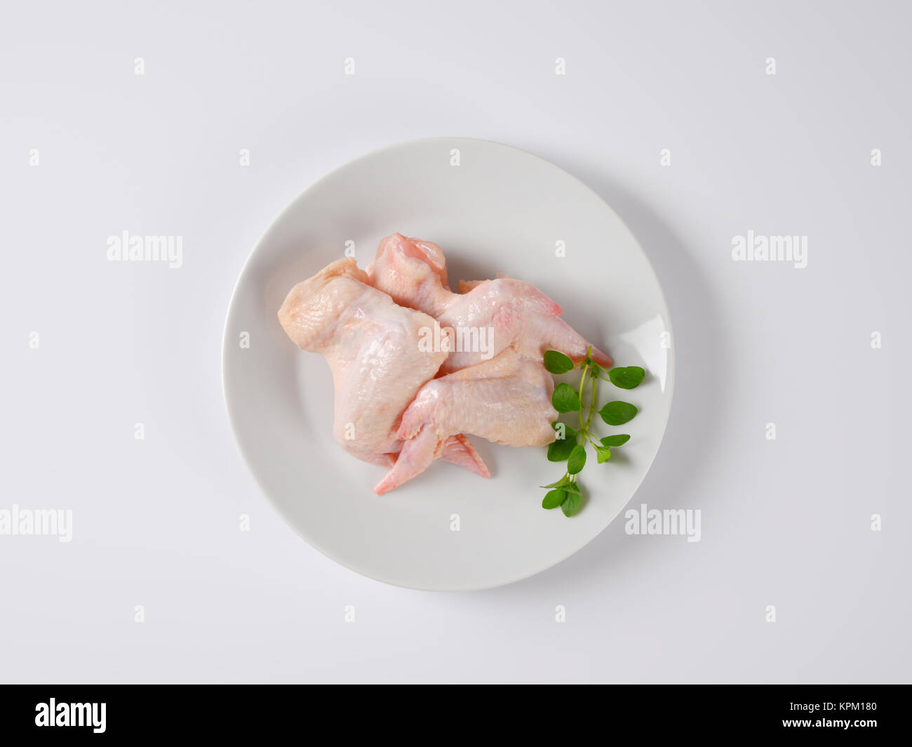 raw chicken wings Stock Photo - Alamy