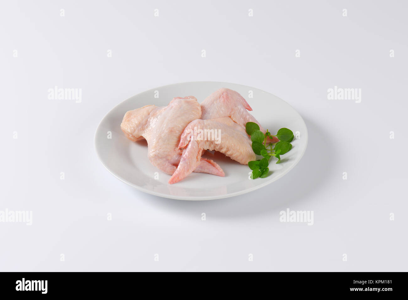raw chicken wings Stock Photo - Alamy