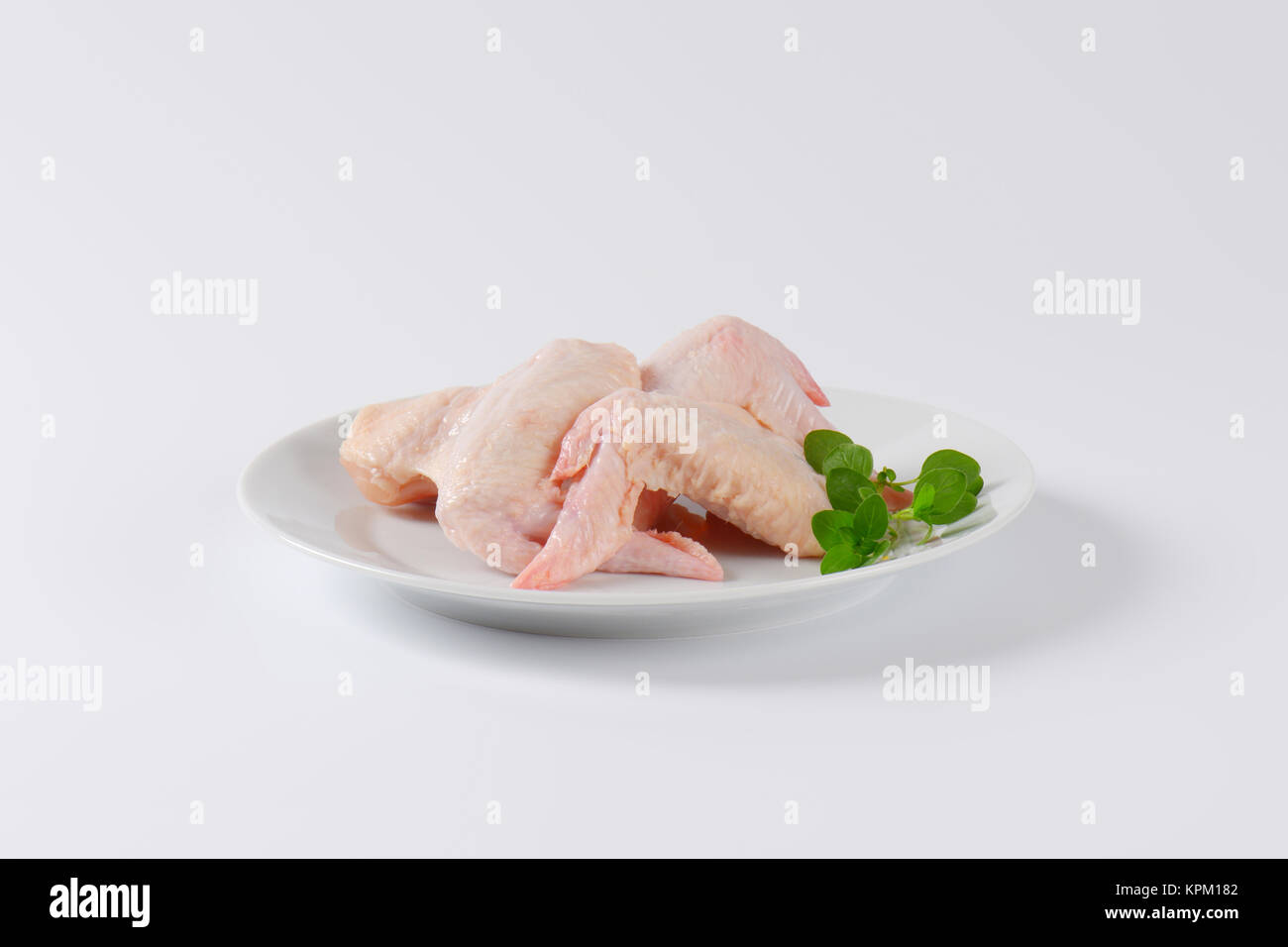 raw chicken wings Stock Photo - Alamy