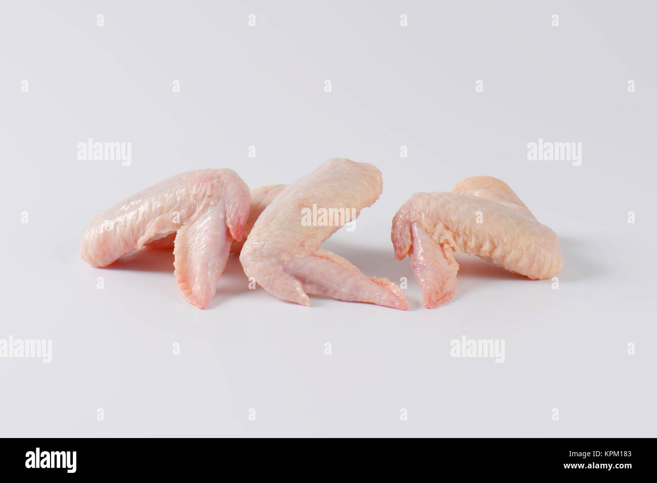 raw chicken wings Stock Photo - Alamy
