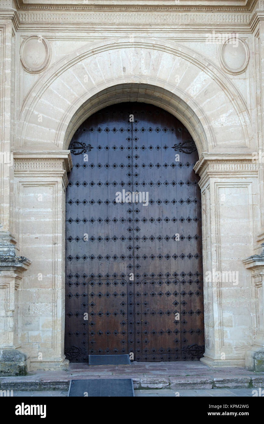 Big church wooden door hi-res stock photography and images - Alamy