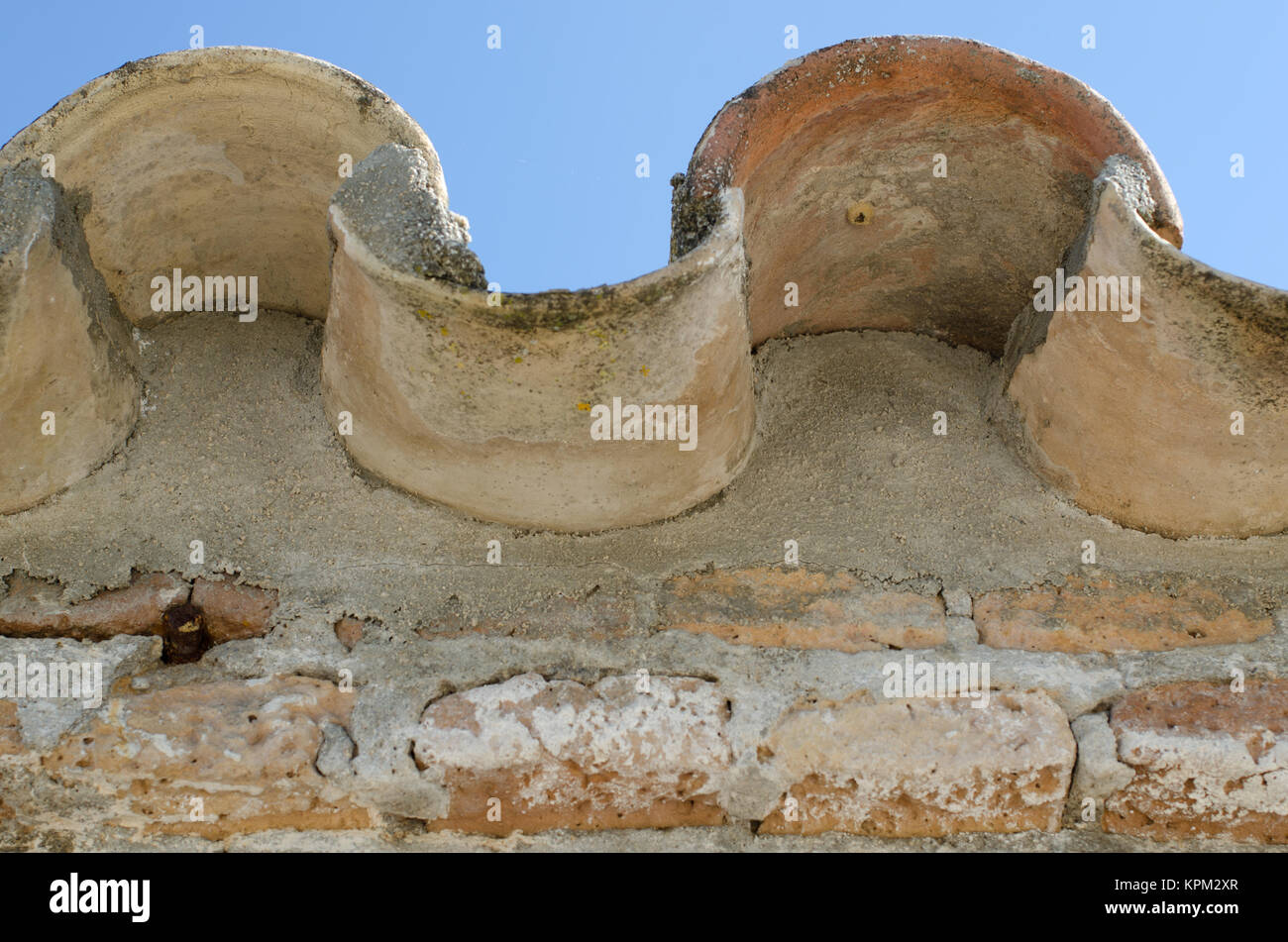 Close up of edge of curved Spanish roof tile Stock Photo - Alamy
