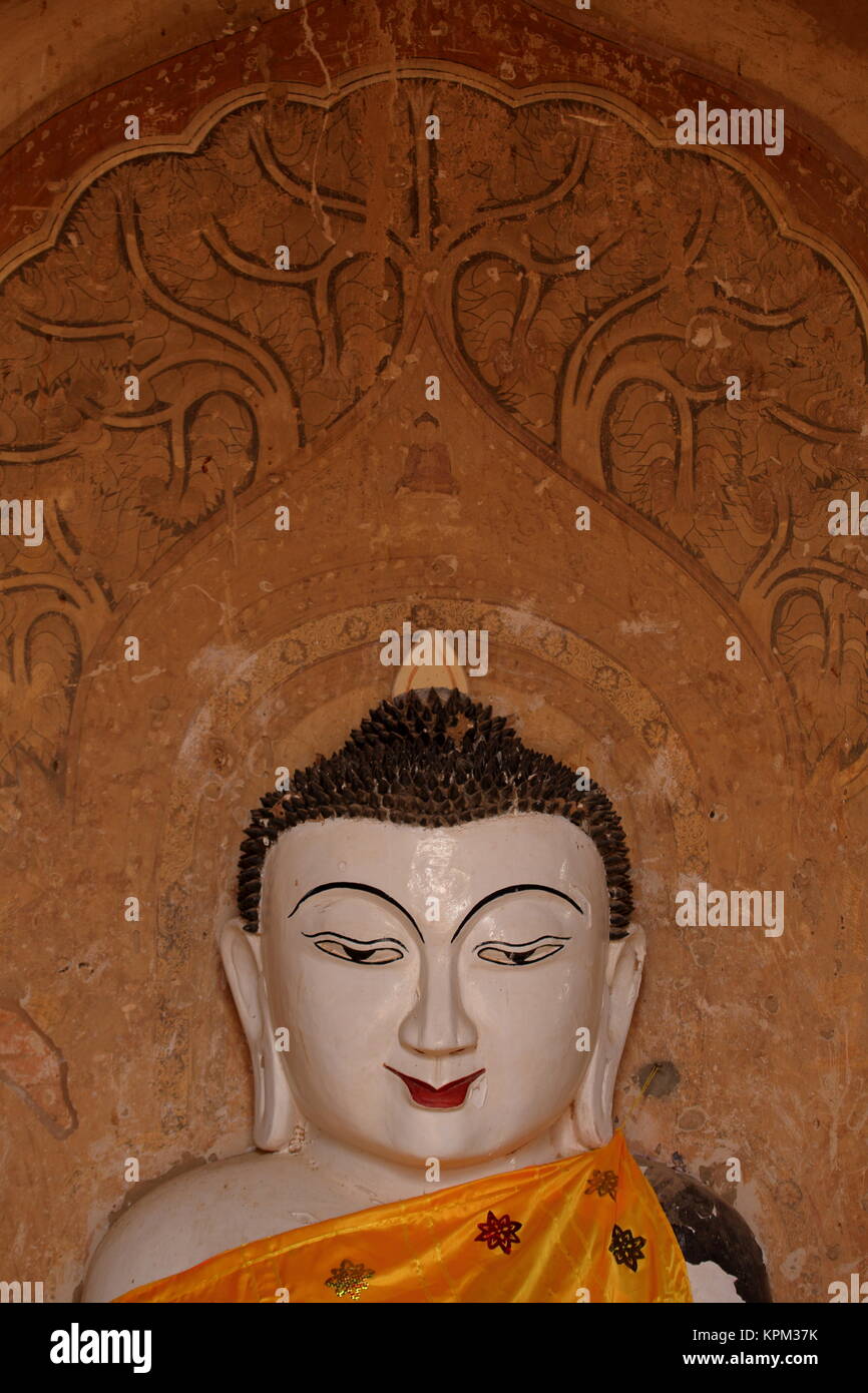 buddha statue in bagan Stock Photo - Alamy