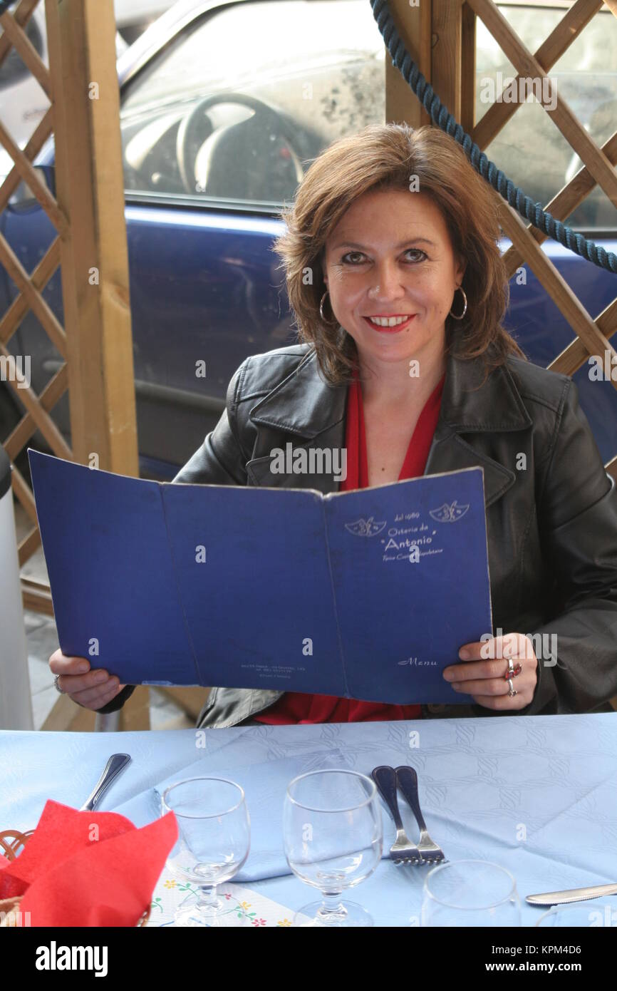 Woman reads menu restaurant hi-res stock photography and images - Alamy