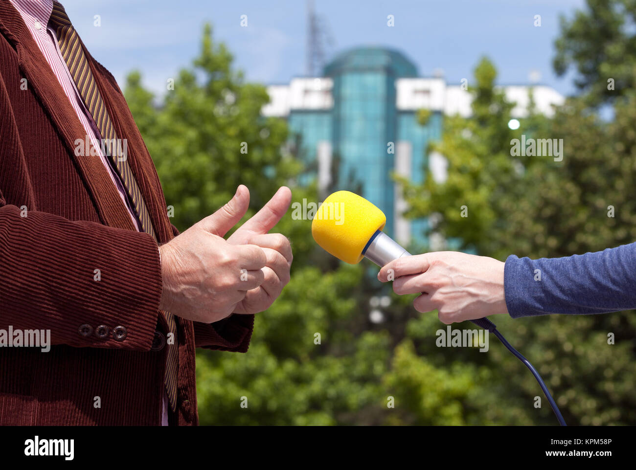 Sky news interview hi-res stock photography and images - Alamy