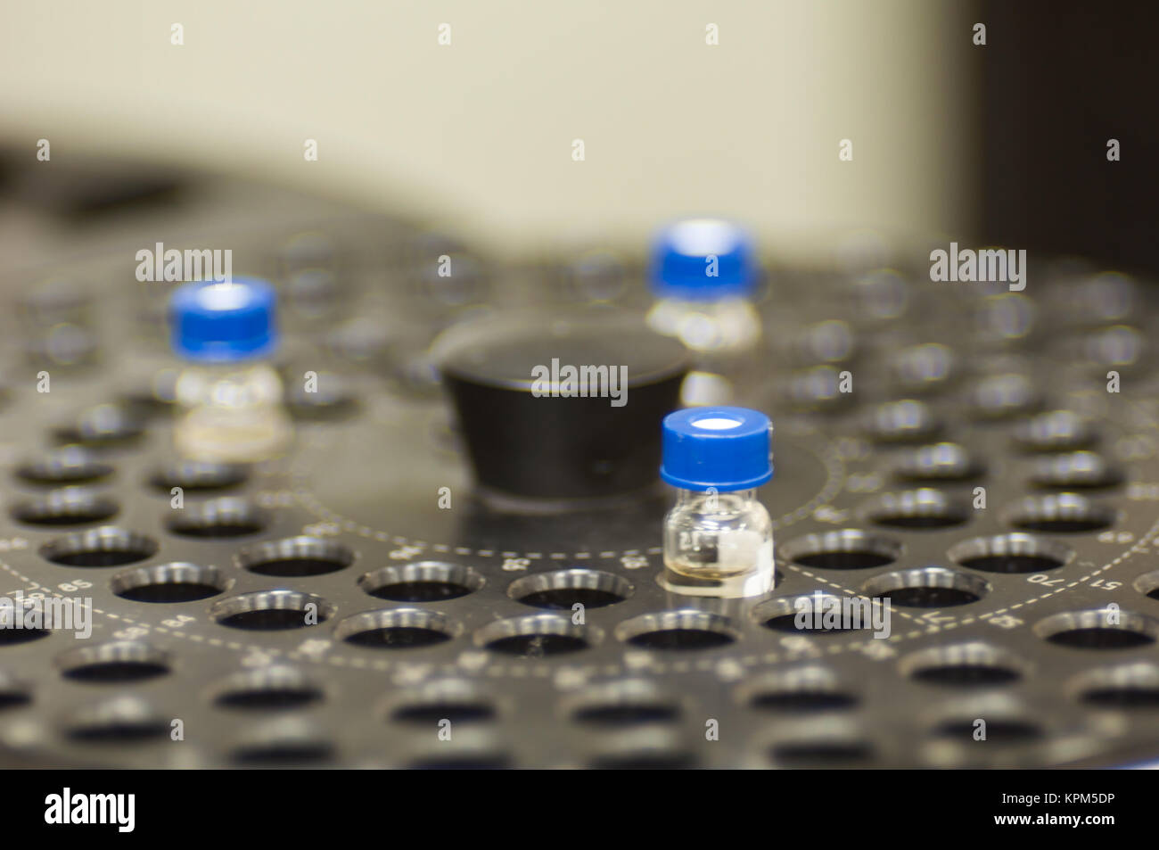 Auto sampler hi-res stock photography and images - Alamy