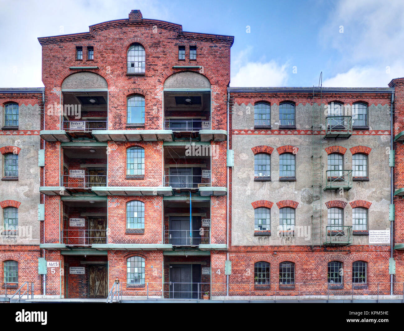 Monument Old Warehouse High Resolution Stock Photography and Images - Alamy