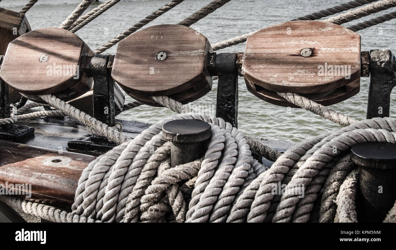 Old sailing wooden blocks rigging hi-res stock photography and images ...