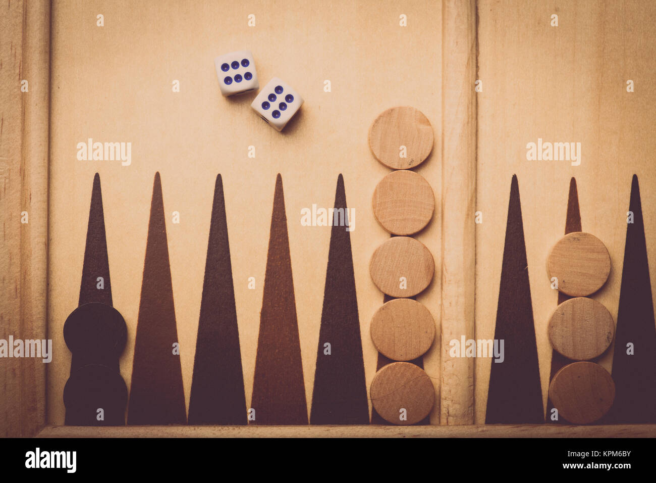 Backgammon board and dice Stock Photo - Alamy