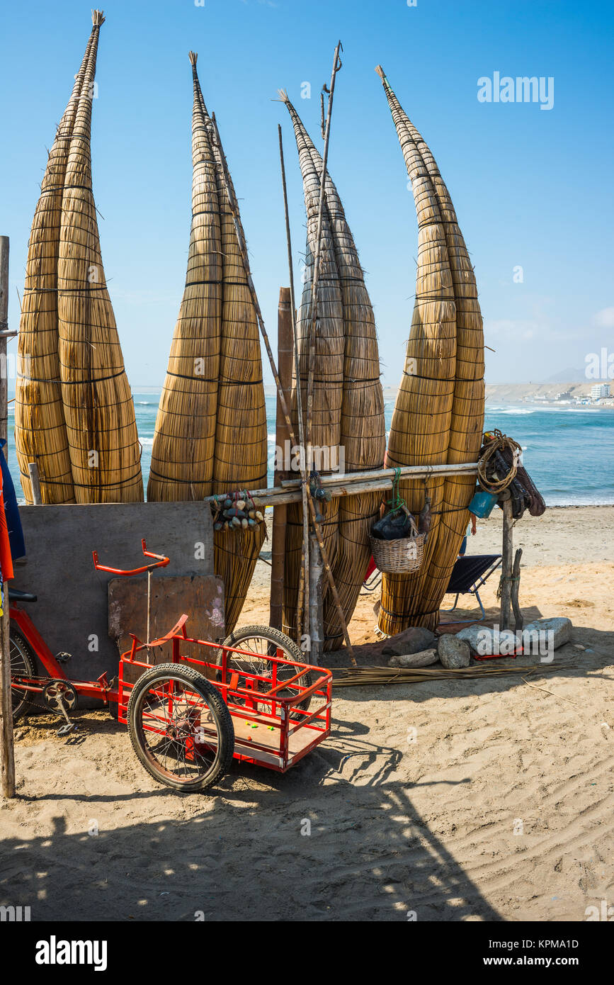 Straw boats still used by local fishermens in Peru Stock Photo - Alamy