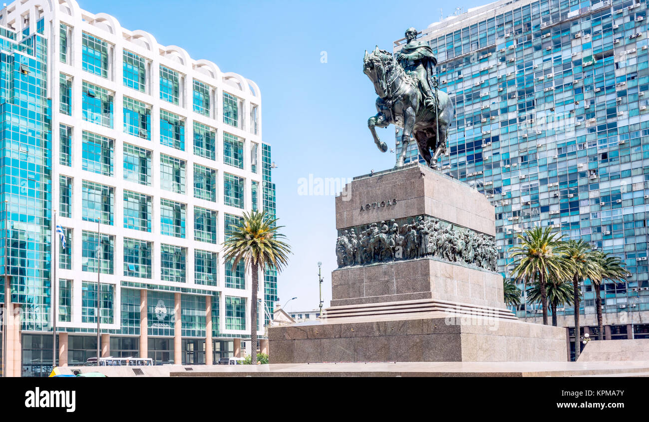 Statue of General Artigas in Plaza Independencia, Montevideo, Uruguay ...