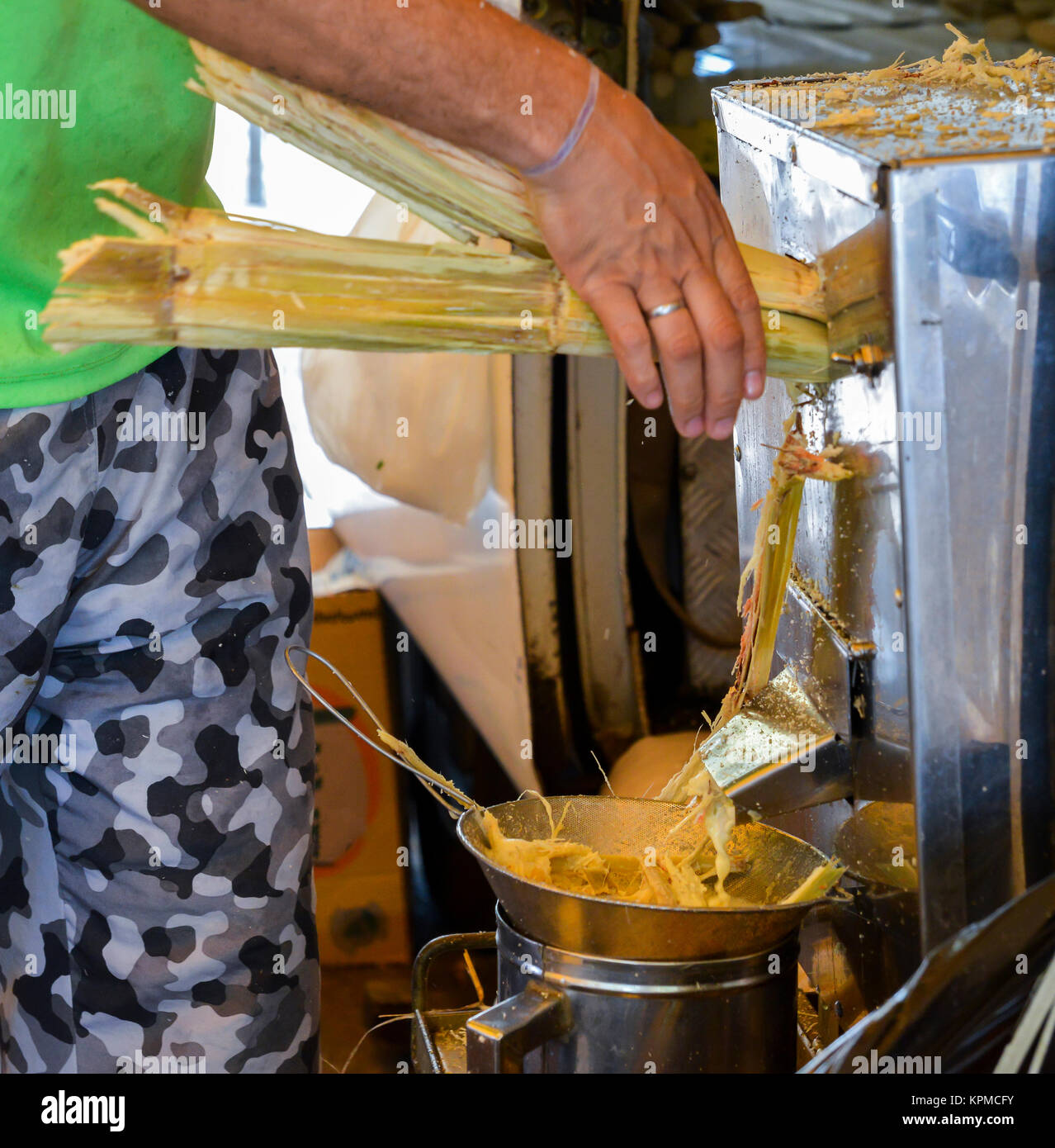 Sugar cane juice machine hi-res stock photography and images - Alamy