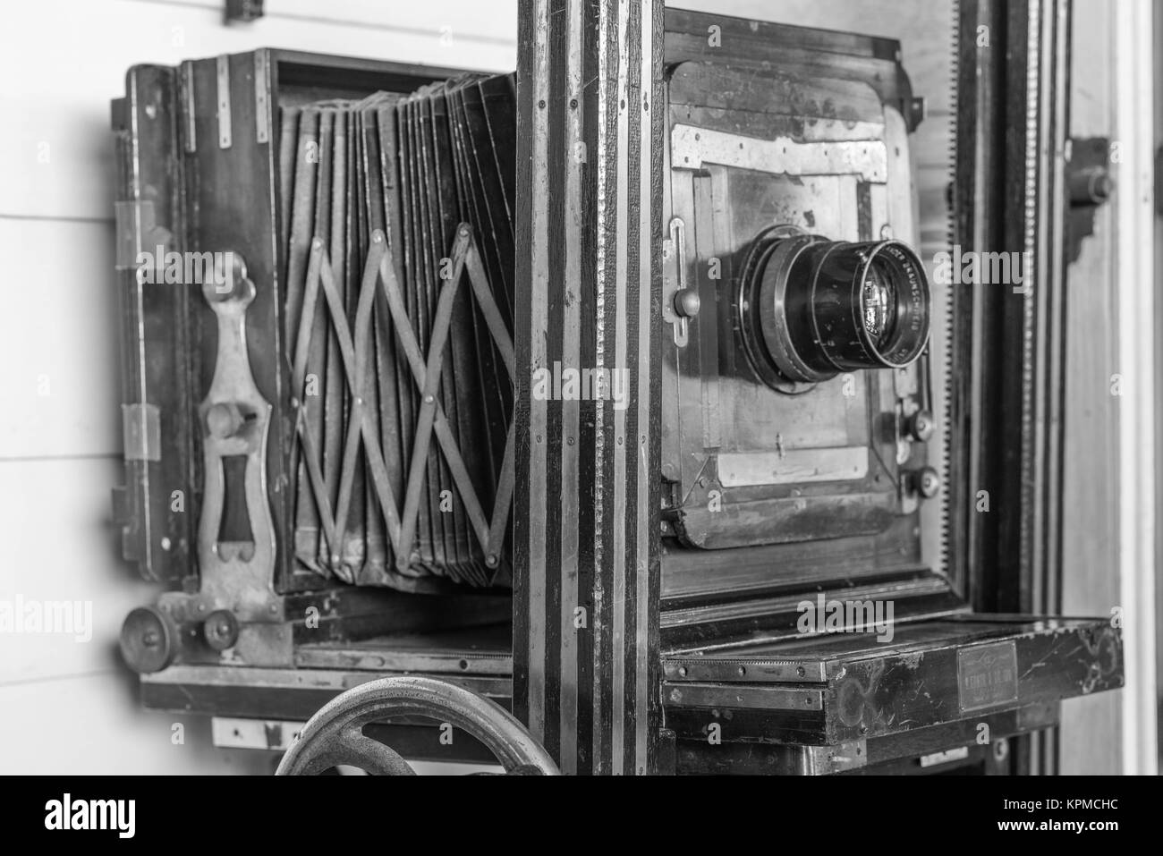 Black and white photo of an ancient camera Stock Photo - Alamy