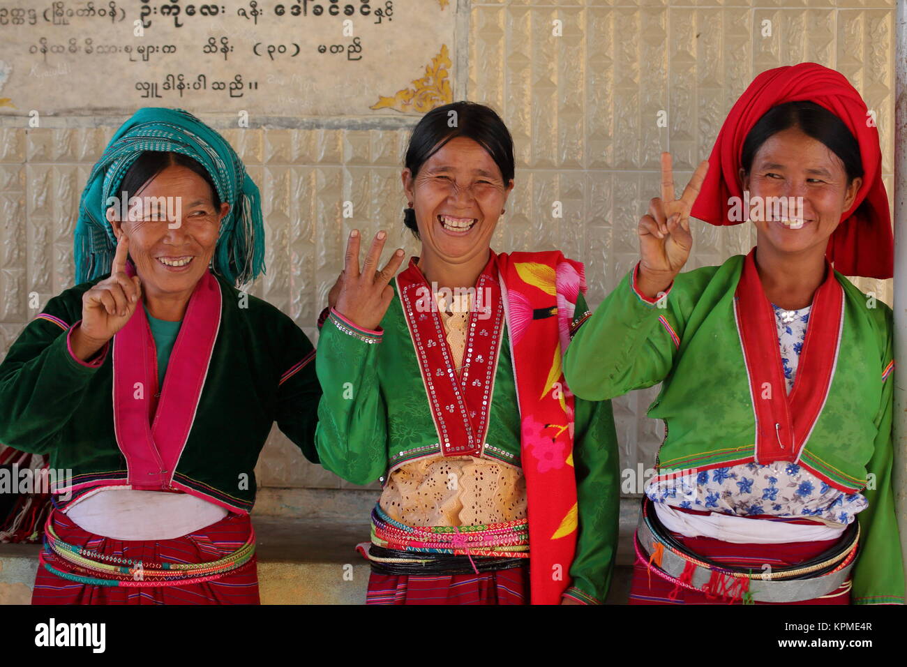 women from myanmar in traditional traditional costume Stock Photo - Alamy