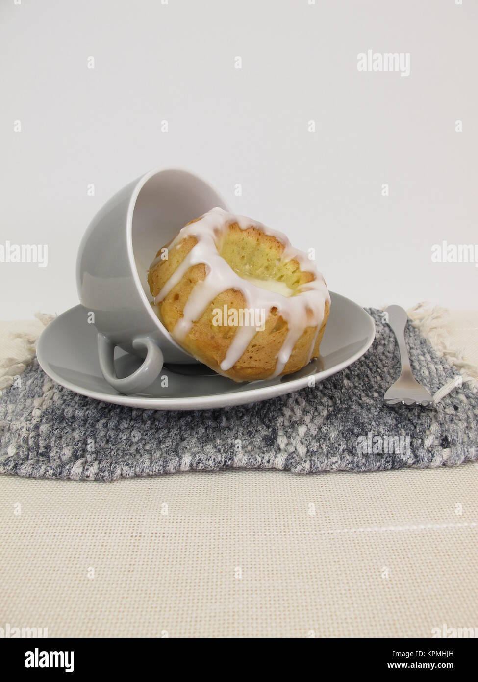 ring cake with icing in a cup Stock Photo - Alamy