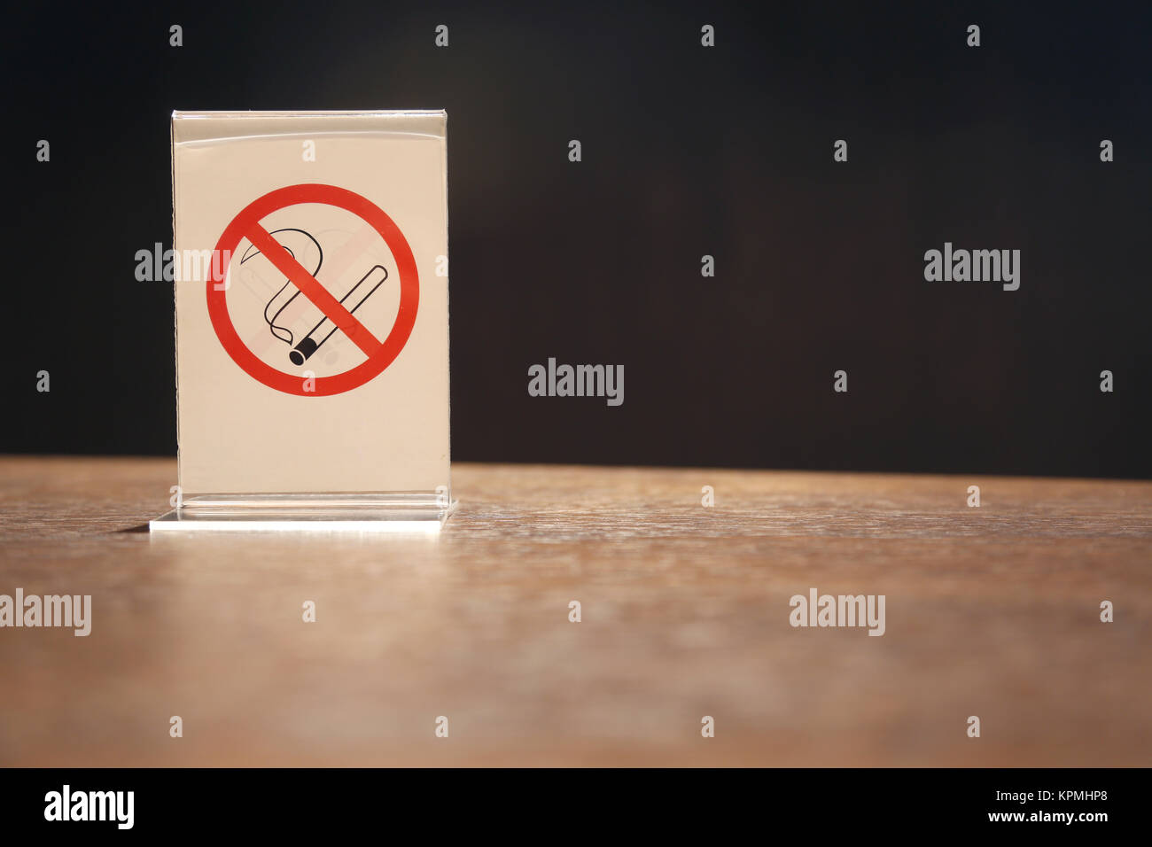 No smoking sign table hi-res stock photography and images - Alamy