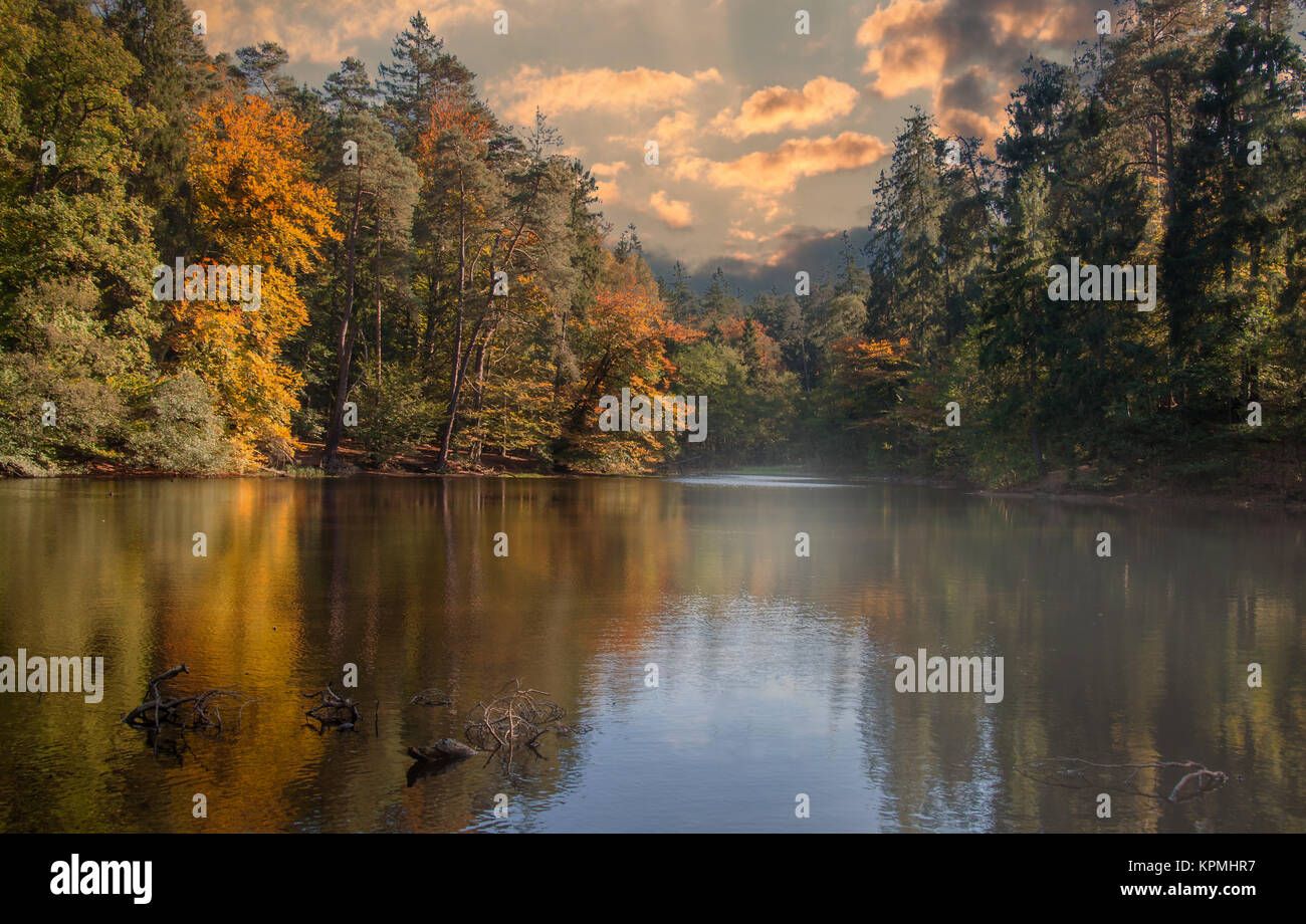 Still water and fall colours hi-res stock photography and images - Alamy
