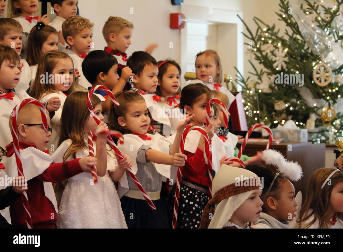 Concert for kids hi-res stock photography and images - Alamy