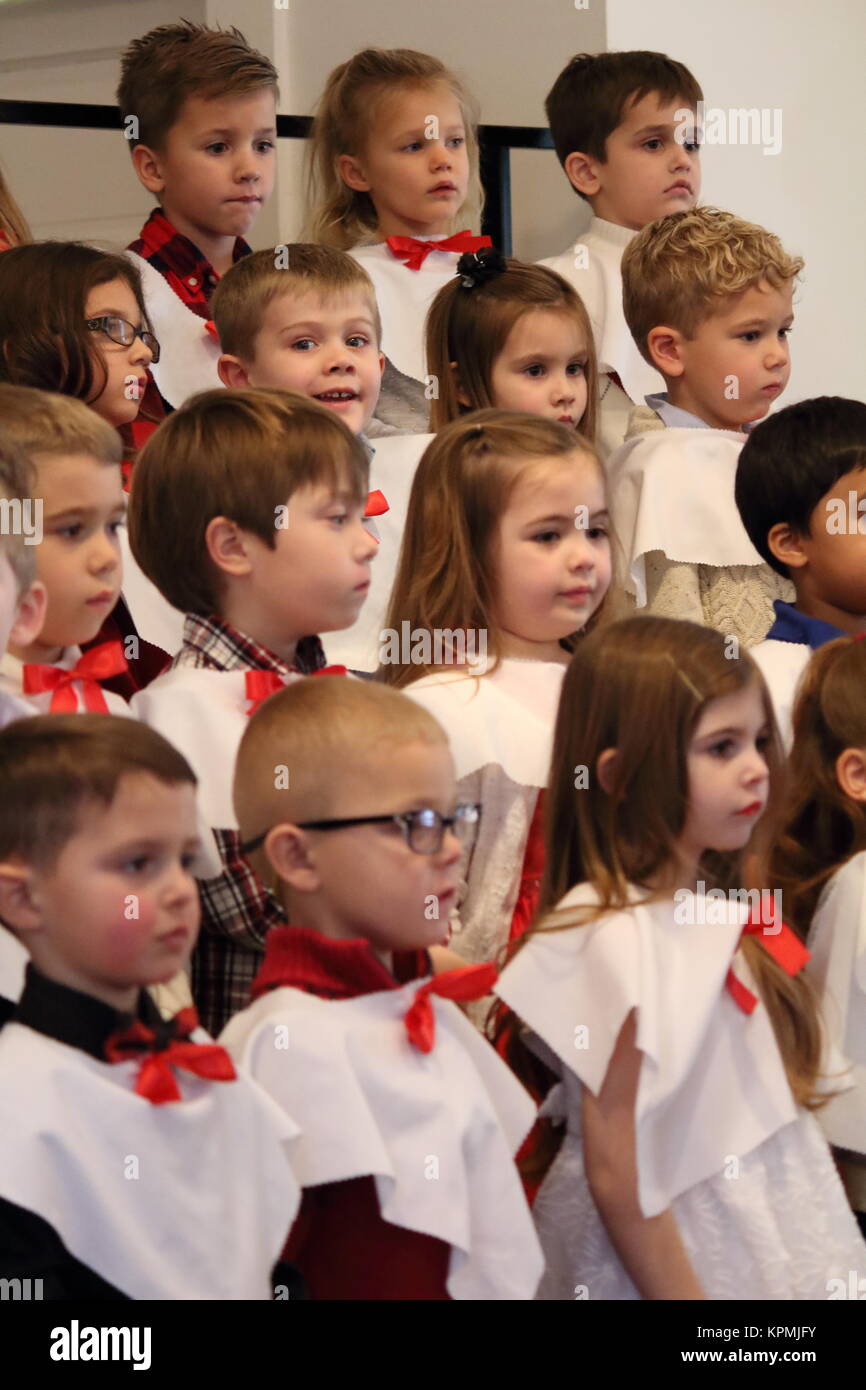 Group singing concert hi-res stock photography and images - Alamy