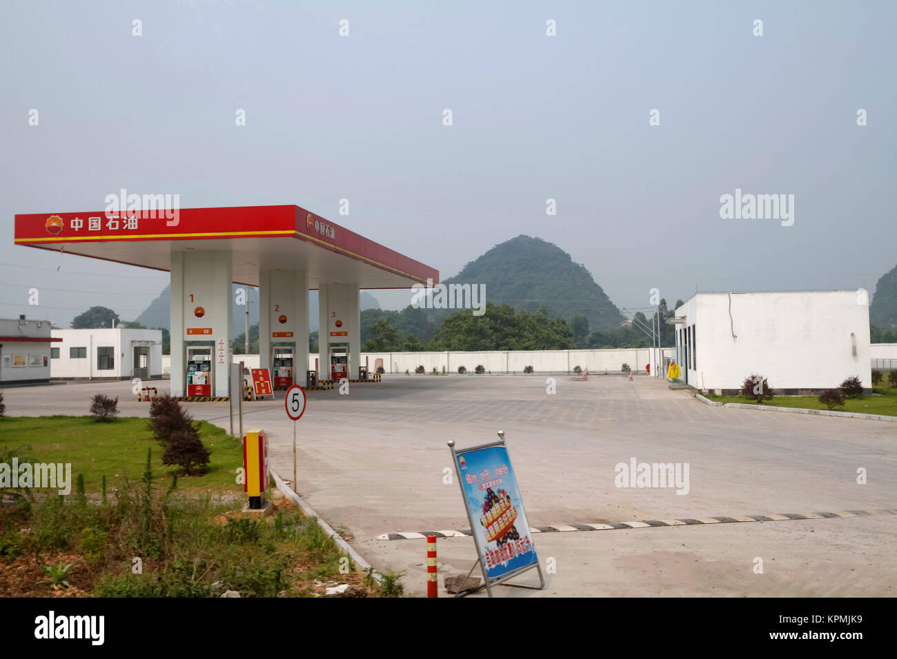 Chinese petrol station hi-res stock photography and images - Alamy
