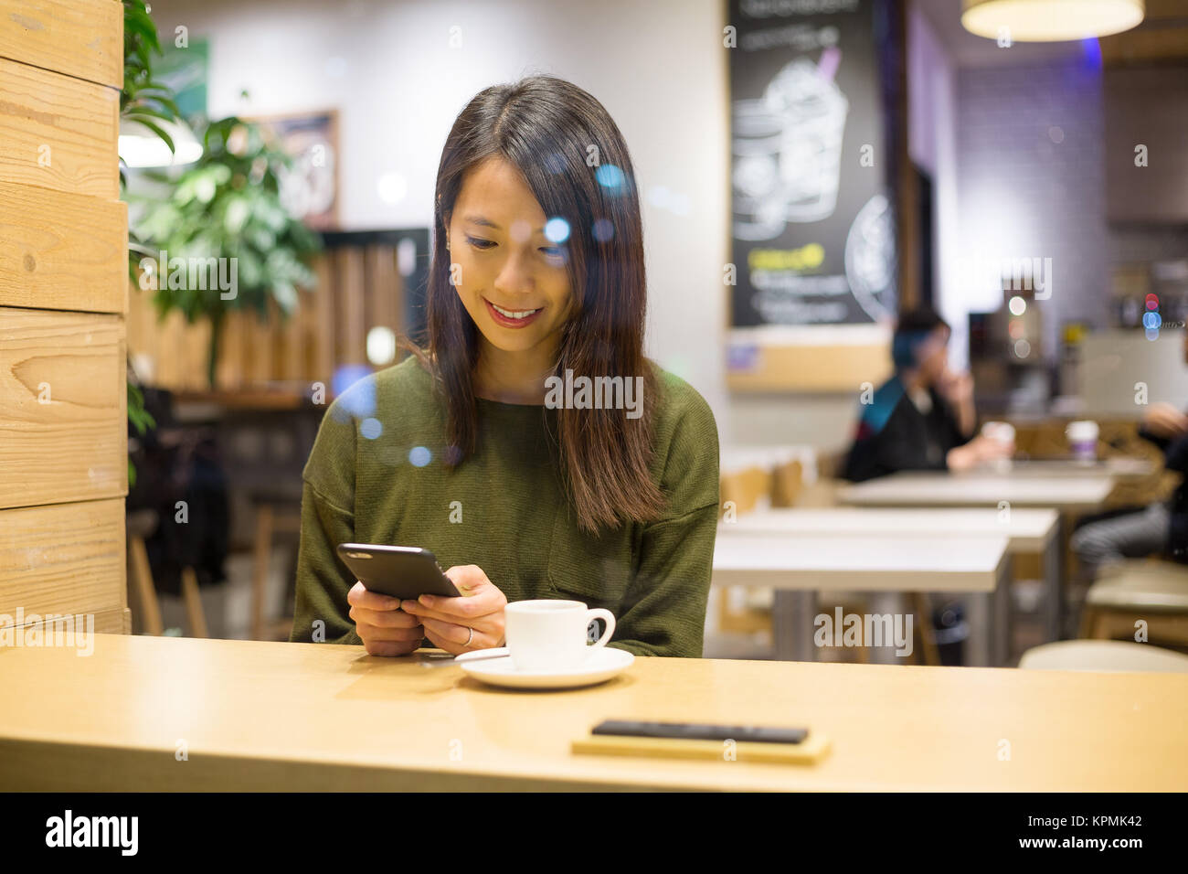 Woman use of mobile phone in coffee shop Stock Photo - Alamy