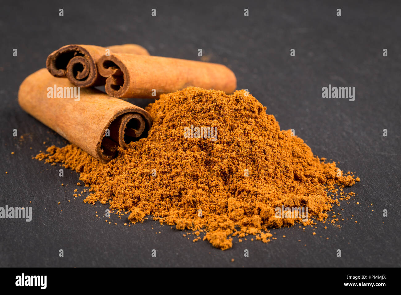 cinnamon sticks with powder Stock Photo - Alamy