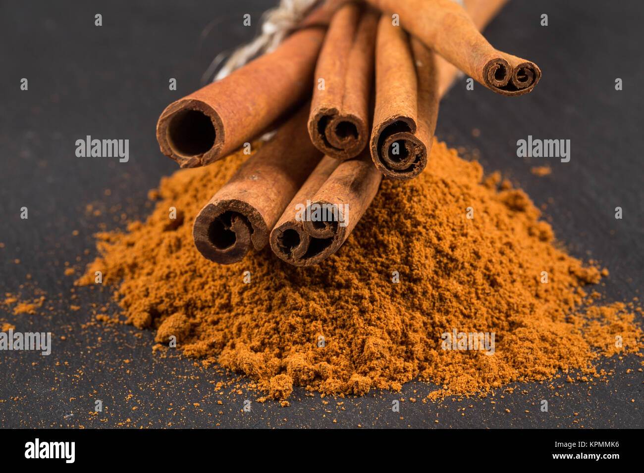 cinnamon sticks with powder Stock Photo - Alamy