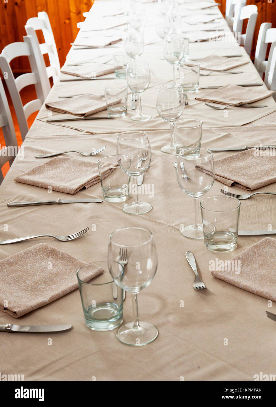 Long table with white cloth Stock Photo - Alamy